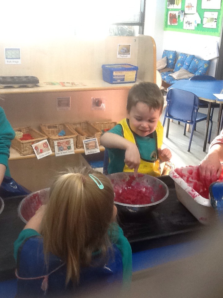 Strawberry jelly – Hoyland Common Primary School