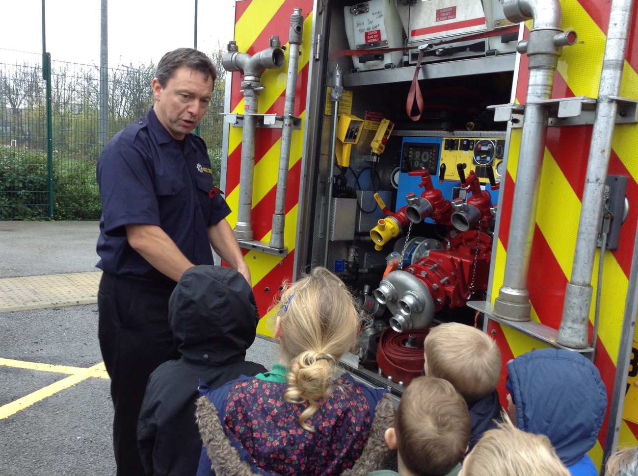 Class one fire engine visit – Hoyland Common Primary School